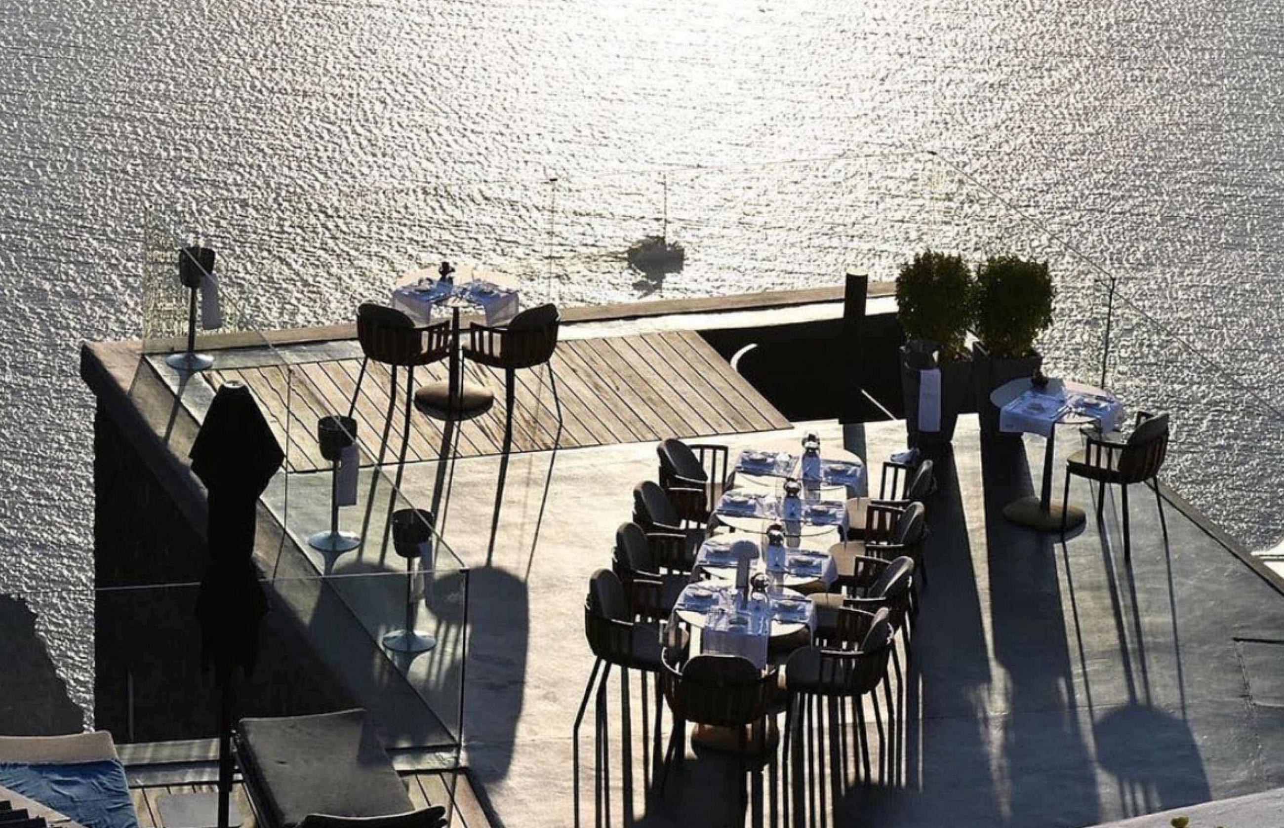 Mavro Restaurant - Kivotos Santorini Hotels & Villas